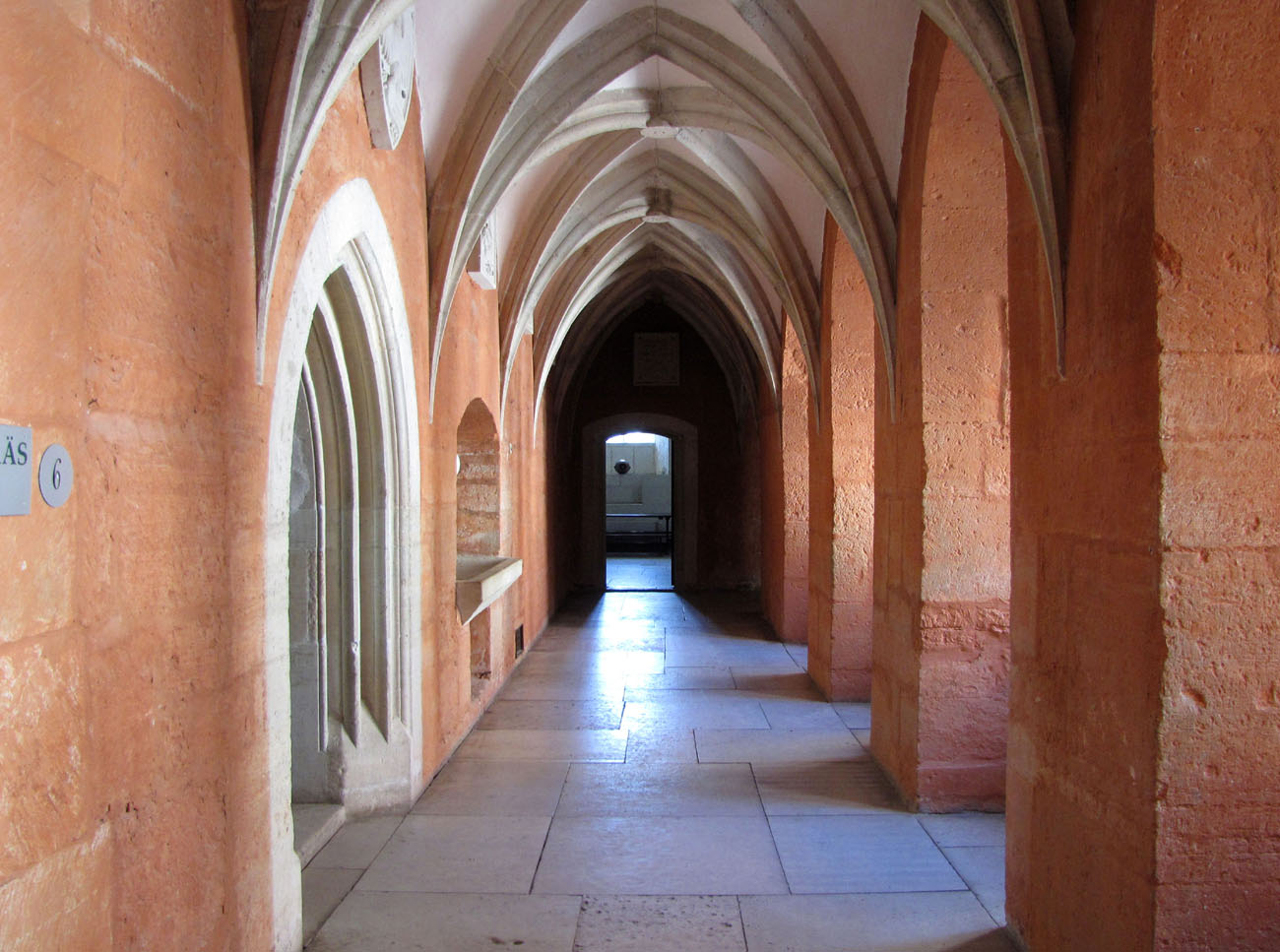 Kuressaare - zamek Arensburg - Architektura średniowiecza i starożytności