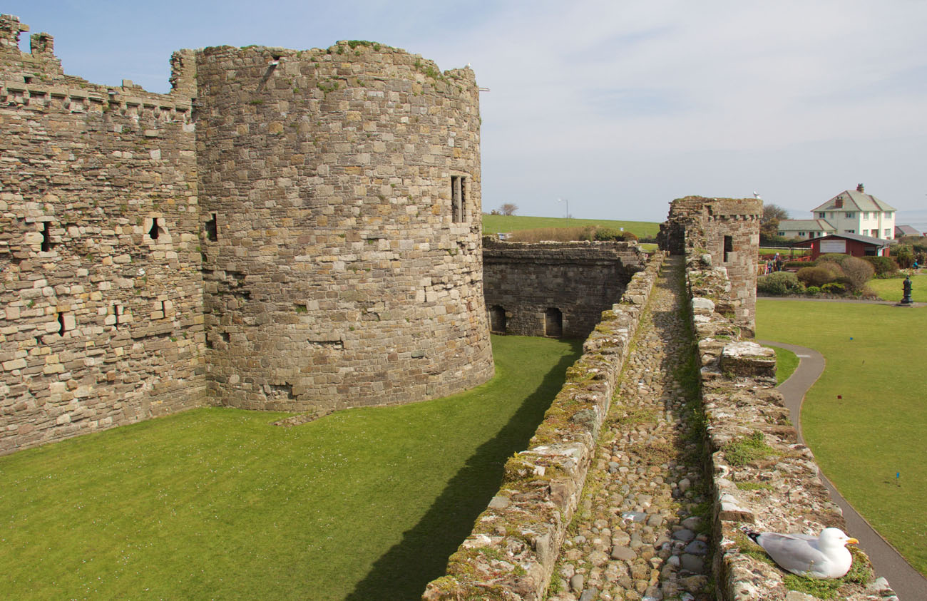 Beaumaris - Royal Castle - Ancient and medieval architecture