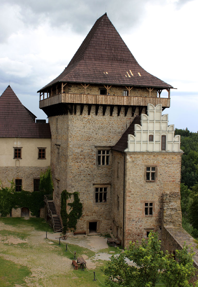Lipnice nad Sázavou - zamek - Architektura średniowiecza i starożytności