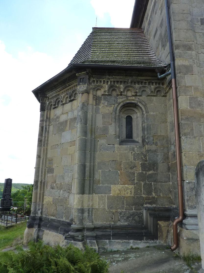 Vinec - kościół św Mikołaja - Architektura średniowiecza i starożytności