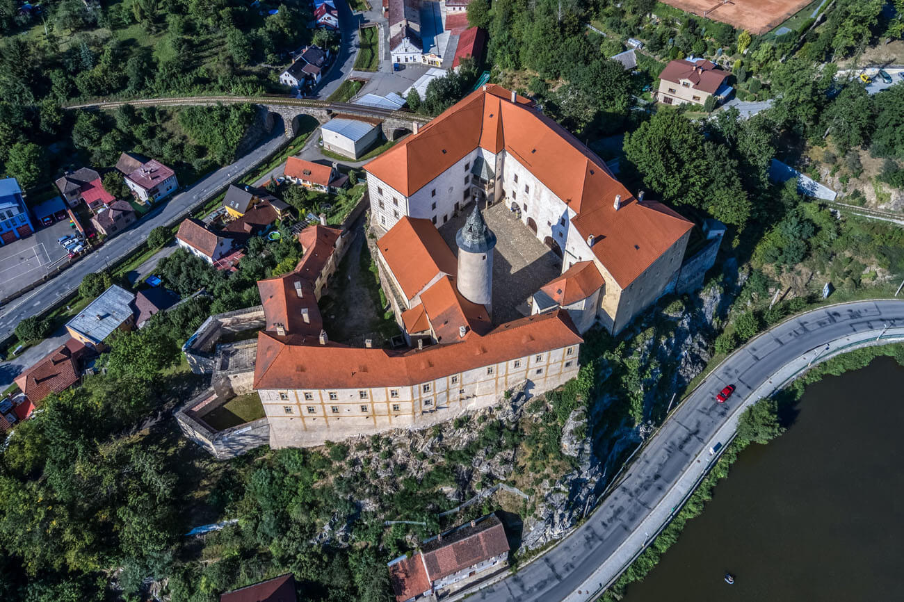 Ledeč nad Sázavou - zamek - Architektura średniowiecza i starożytności