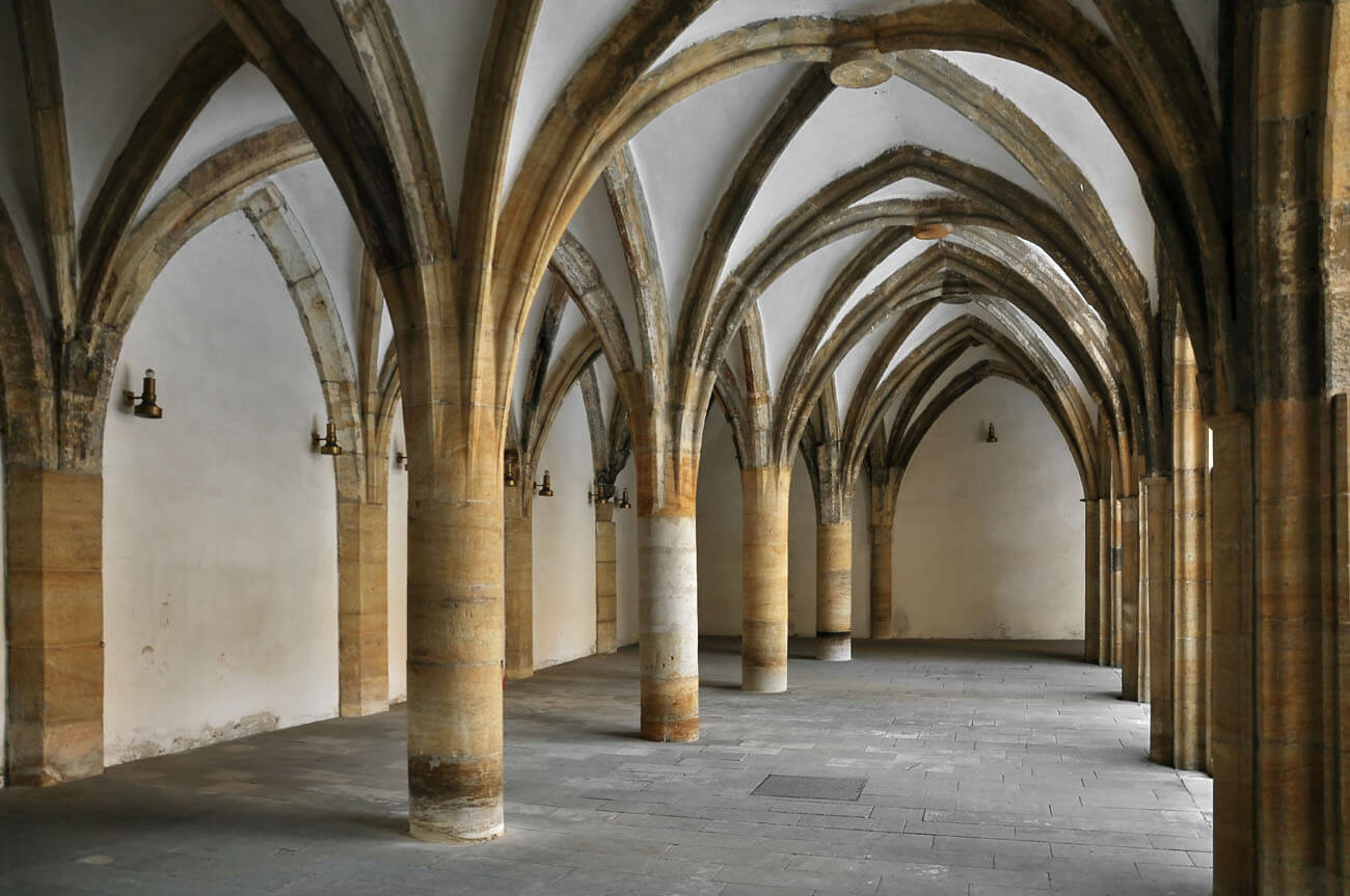 Praha - klasztor franciszkański - Architektura średniowiecza i ...