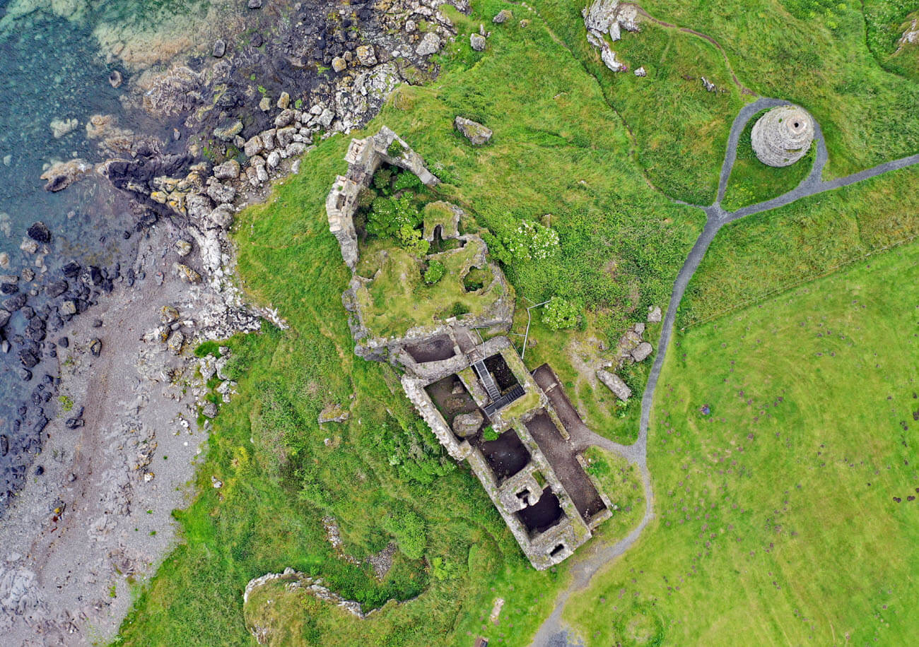 Dunure - zamek - Architektura średniowiecza i starożytności