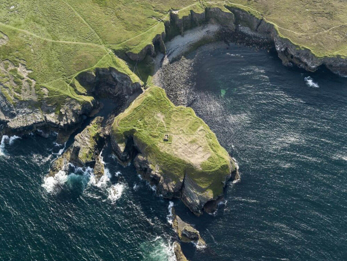 Brough of Deerness - kaplica - Architektura średniowiecza i starożytności