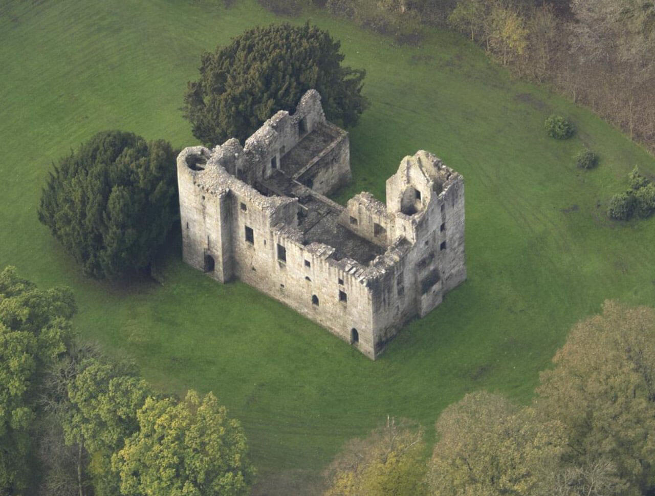 Tulliallan - wieża mieszkalna - Architektura średniowiecza i starożytności