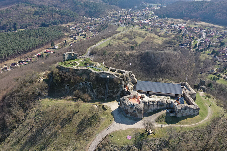 Sirok - zamek - Architektura średniowiecza i starożytności
