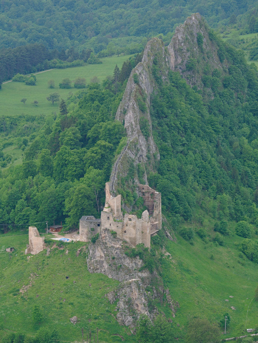 Lednica - castle - Ancient and medieval architecture