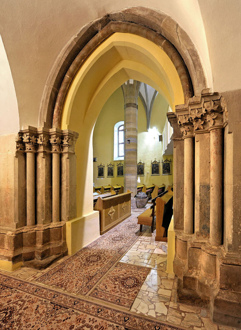 Odorín - kościół św Mikołaja - Architektura średniowiecza i starożytności