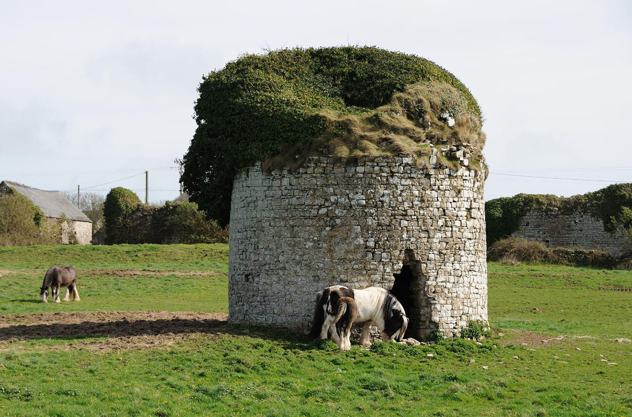 Monknash - grangia klasztorna - Architektura średniowiecza i starożytności